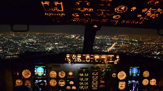 Boeing 737 Cockpit Night